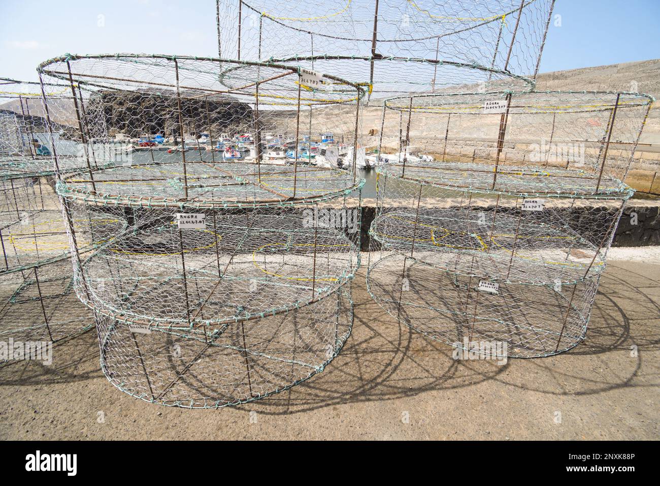 Rock fish trap hi-res stock photography and images - Alamy