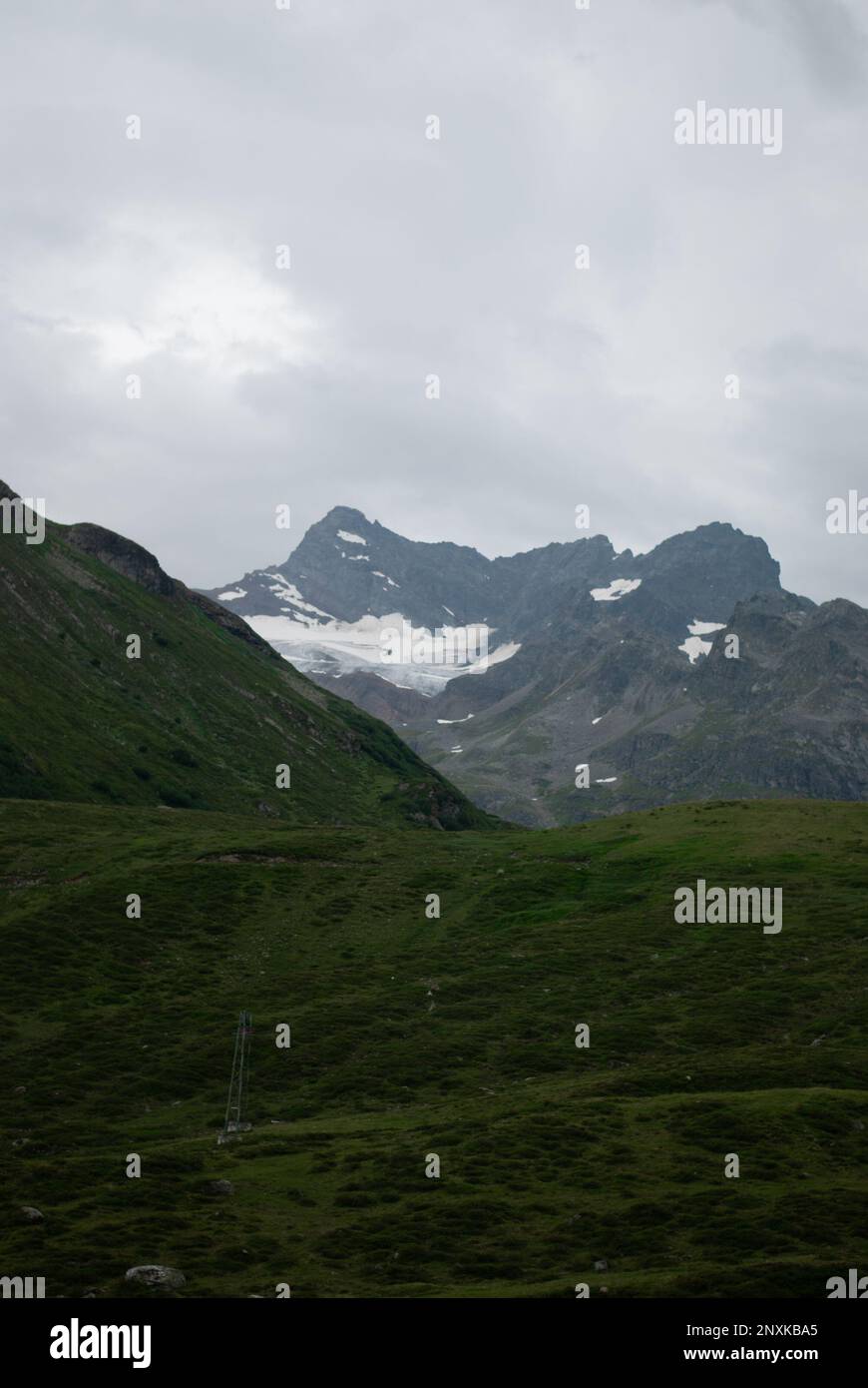 Cloudy alps hi-res stock photography and images - Alamy