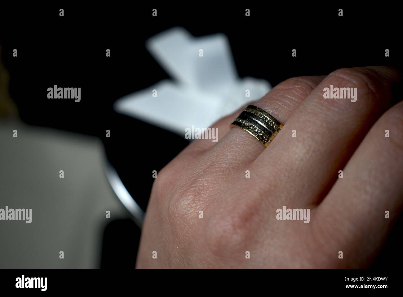 Gold ring hand hi-res stock photography and images - Alamy