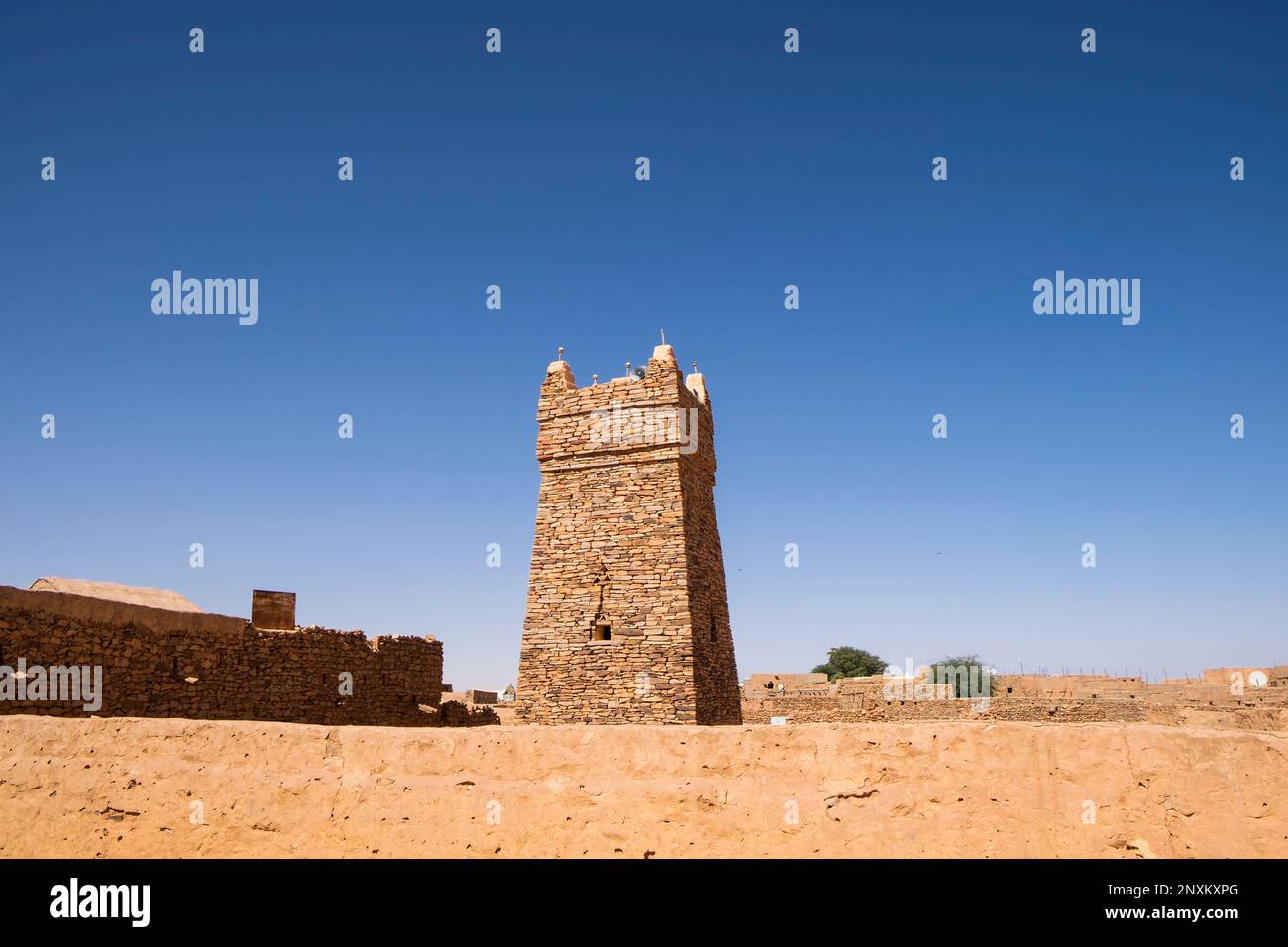 Mauritania adrar chinguetti mosque hi-res stock photography and images ...