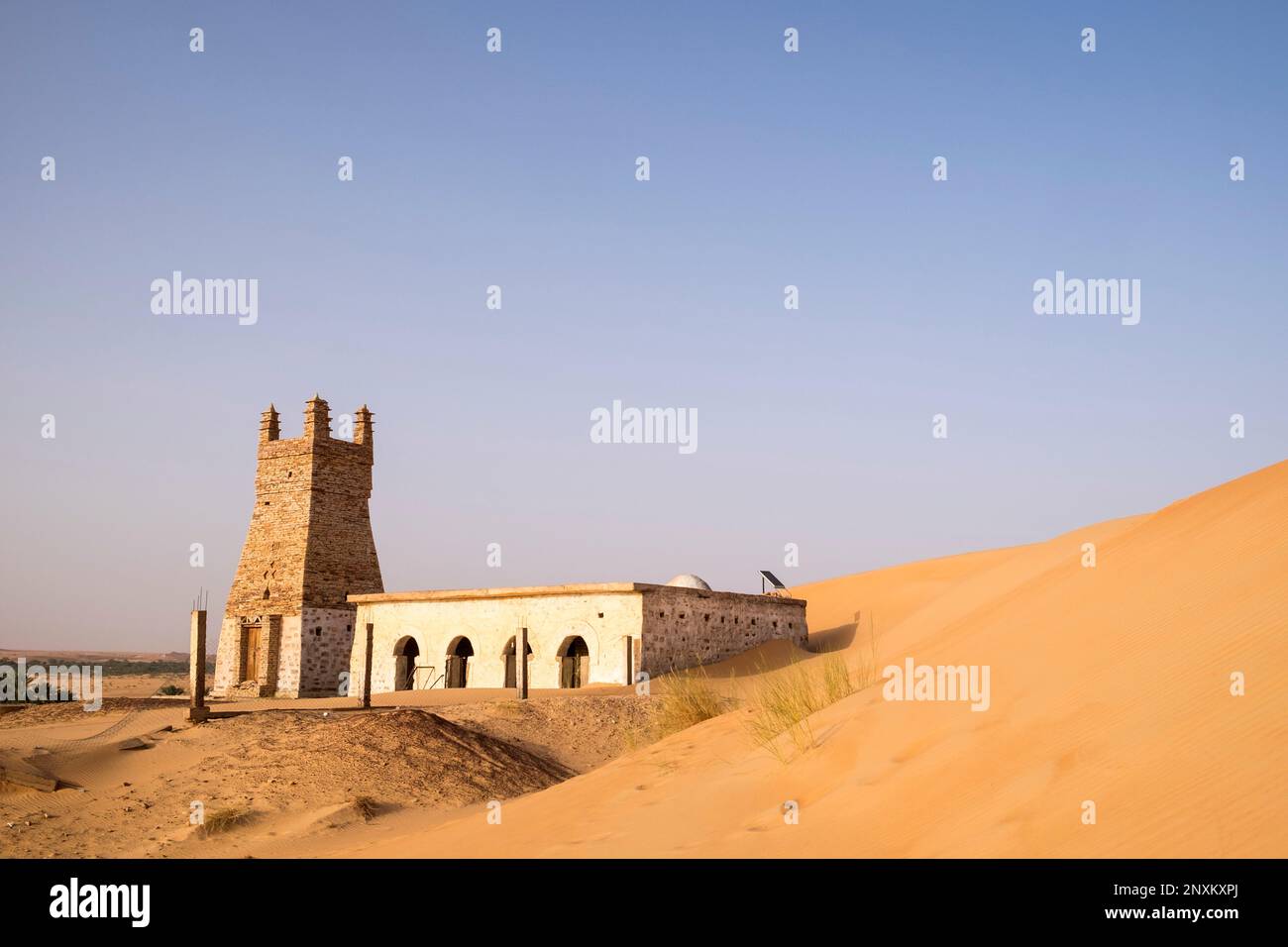 Mauritania, surroundings of Chinguetti, local mosque Stock Photo - Alamy