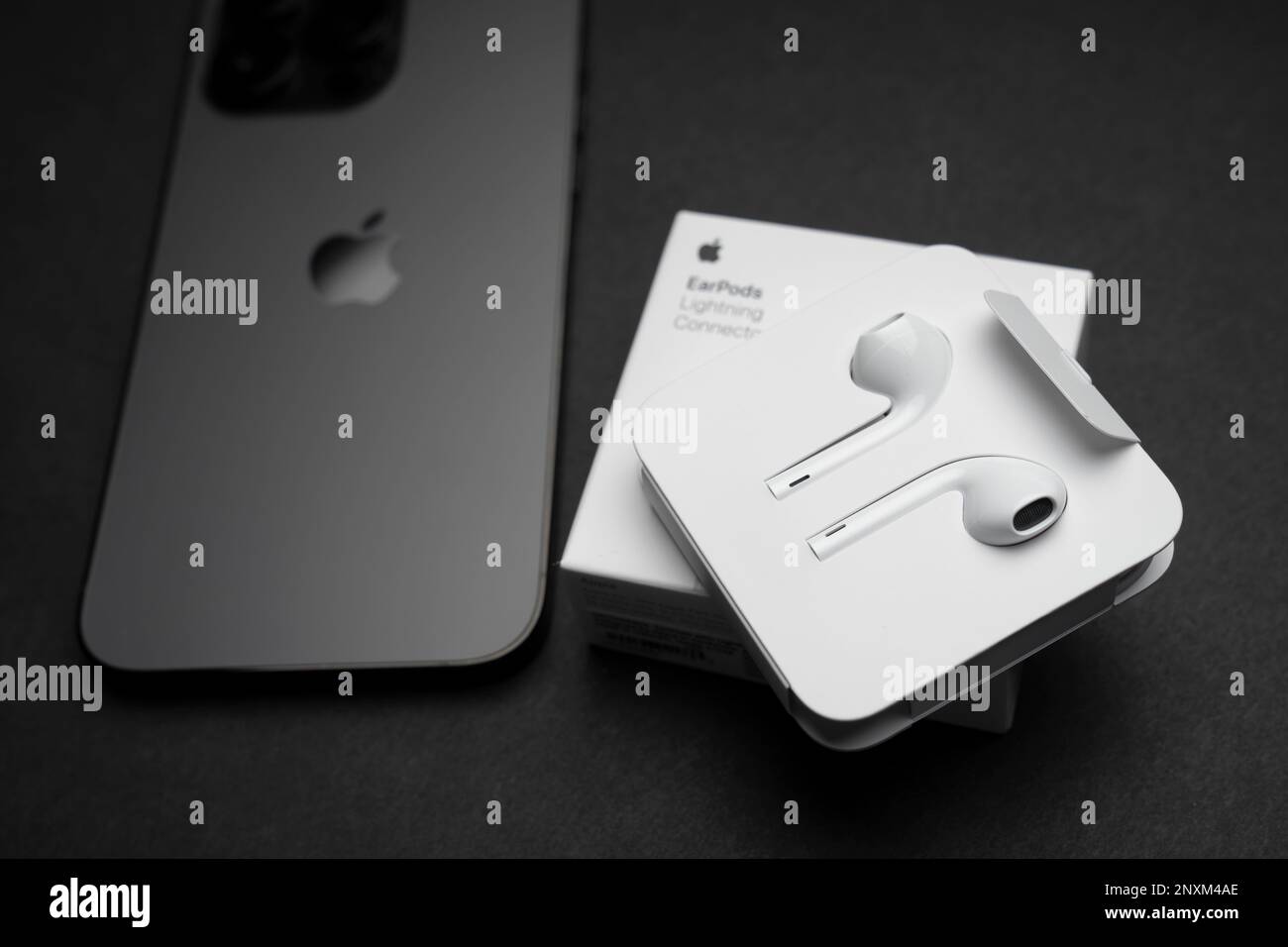 New iPhone 14 pro max and Apple Earpods, Airpods white earphones for ...