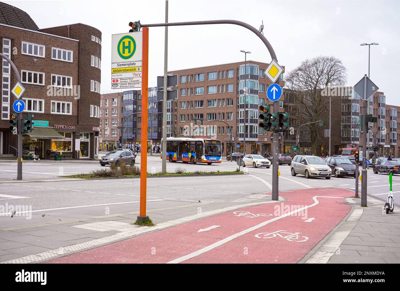 Hamburg, Germany. 03rd Feb, 2023. Cars and bus X22 drive over the ...