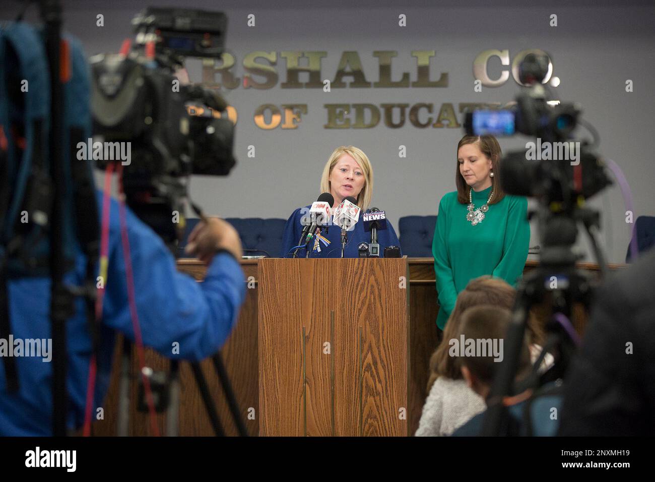 Tracy Tubbs, left, aunt of Marshall County High School shooting victim ...