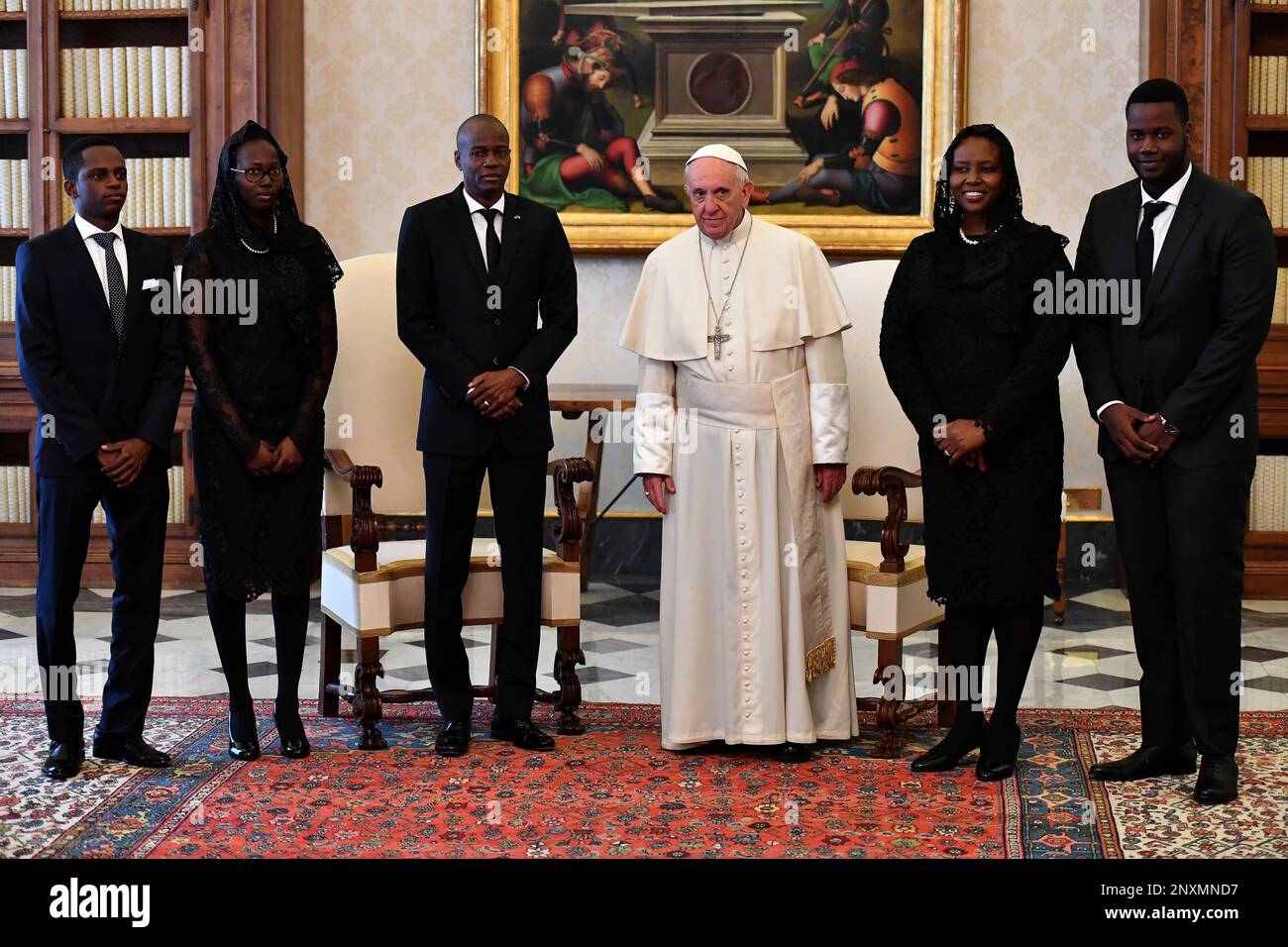 Pope Francis poses for a family picture with Haiti President Jovenel ...