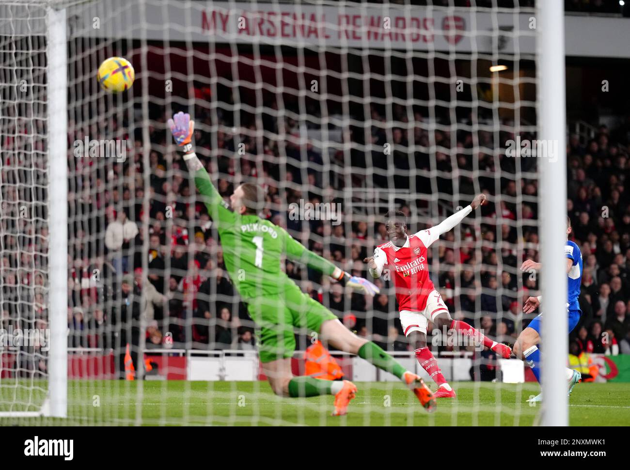 Arsenals bukayo saka scores hi-res stock photography and images - Alamy