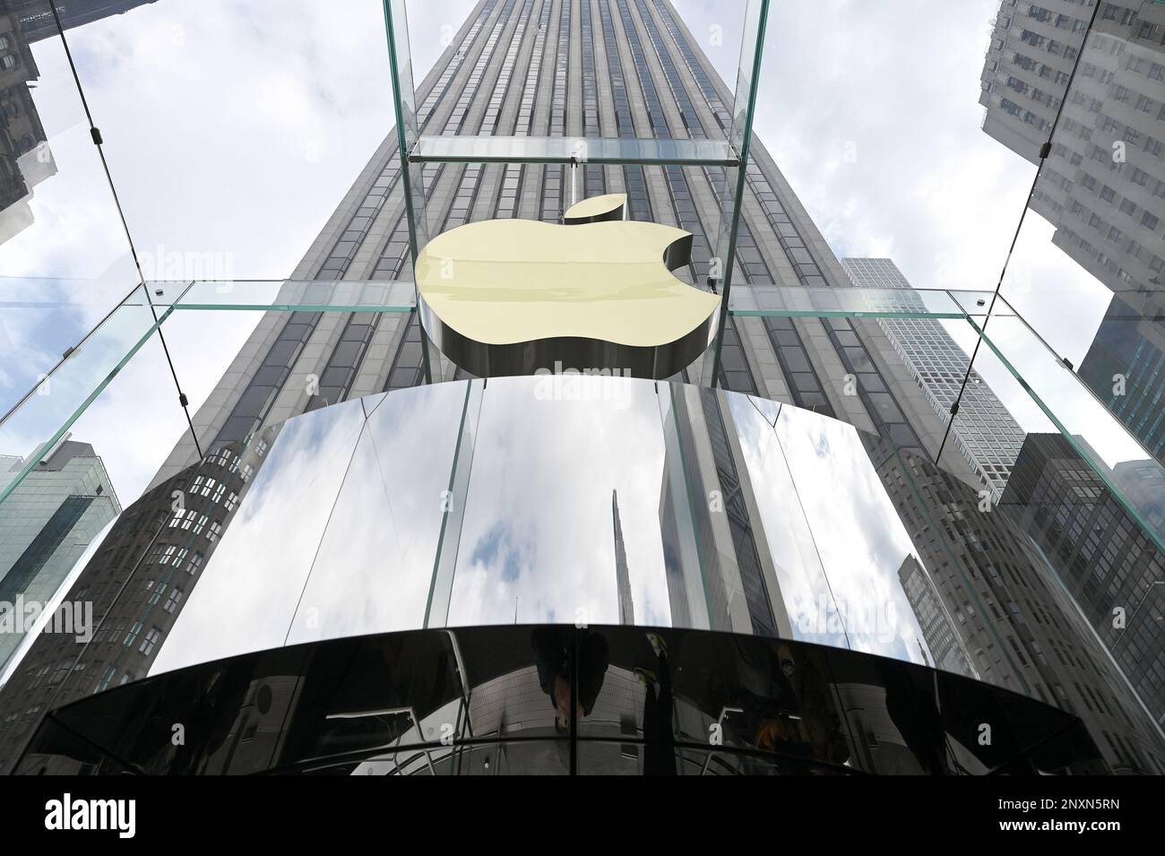 View of the Apple logo at the entrance of the Apple flagship retail ...