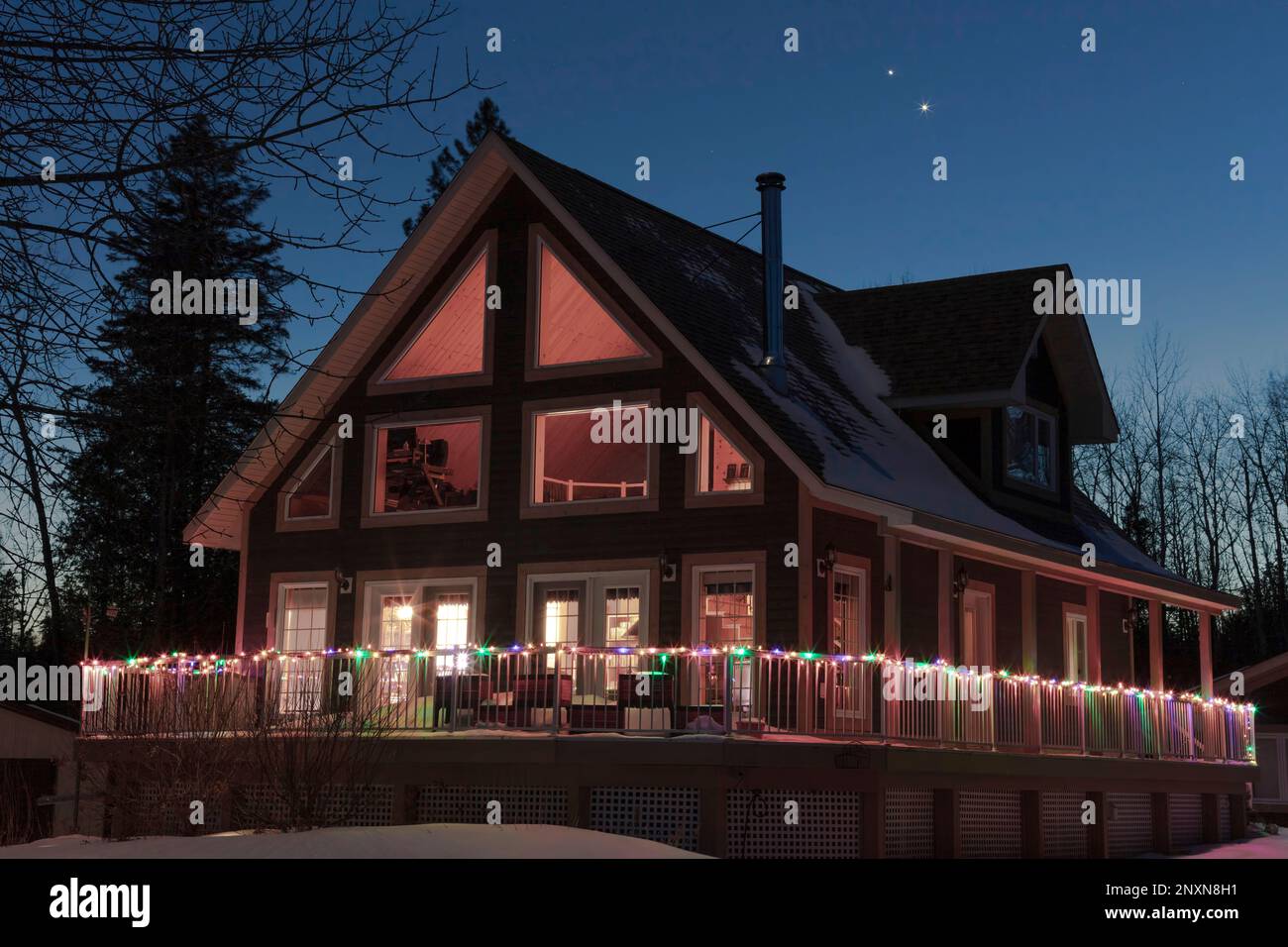 The two brightest planets, Jupiter and Venus, are in conjunction above ...