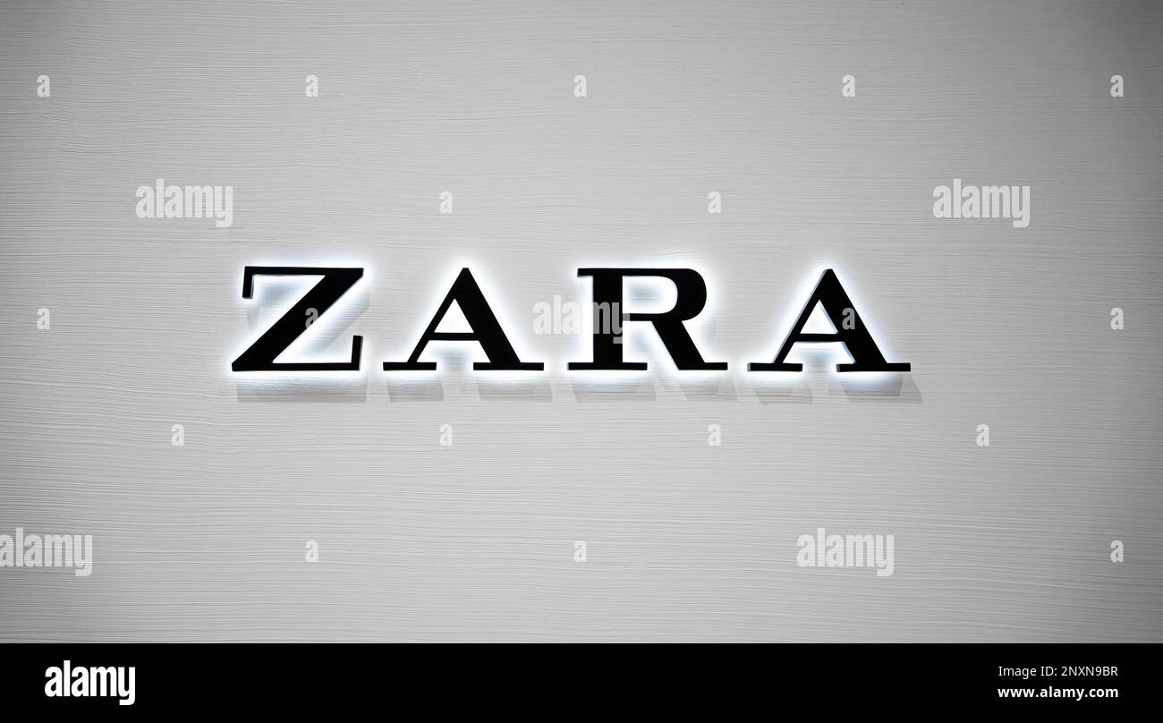 Zara signage hi-res stock photography and images - Alamy