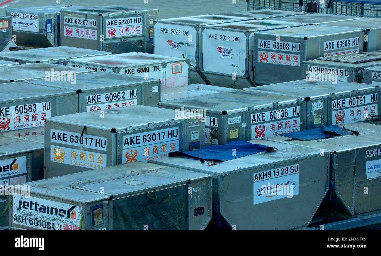 Airport terminal services hi-res stock photography and images - Alamy
