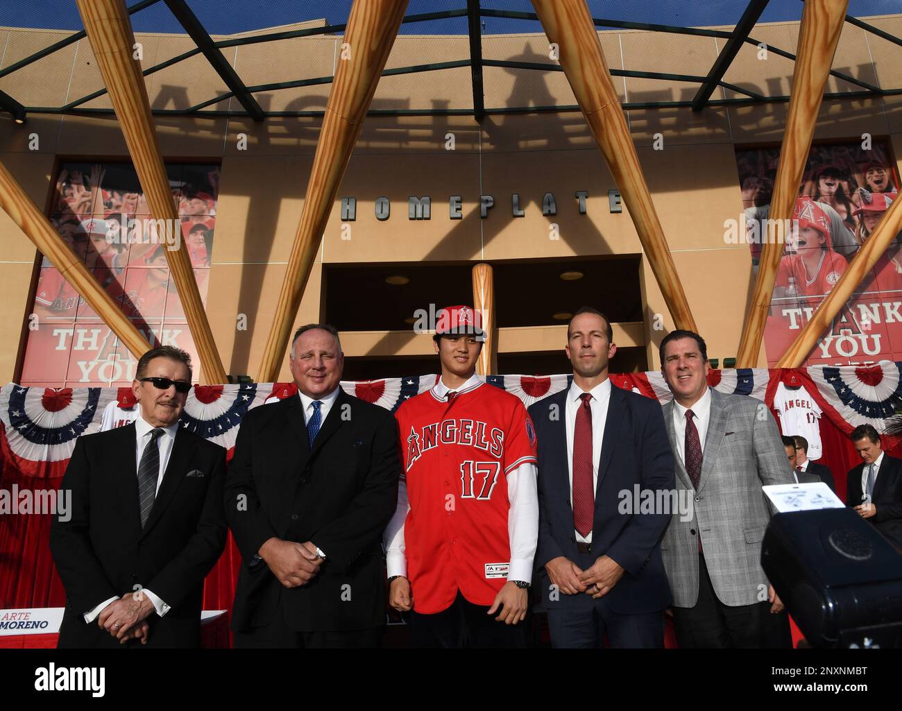 (From left): Los Angeles Angels owner Arte Moreno, manager Mike ...