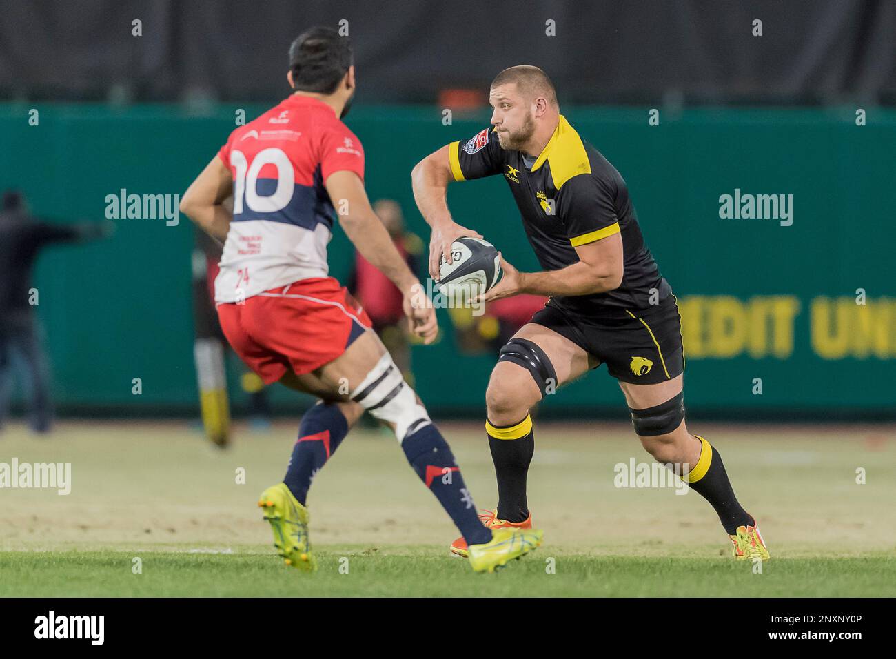 Houston SaberCats hooker Lindsey Stevens (2) gets past the block during ...