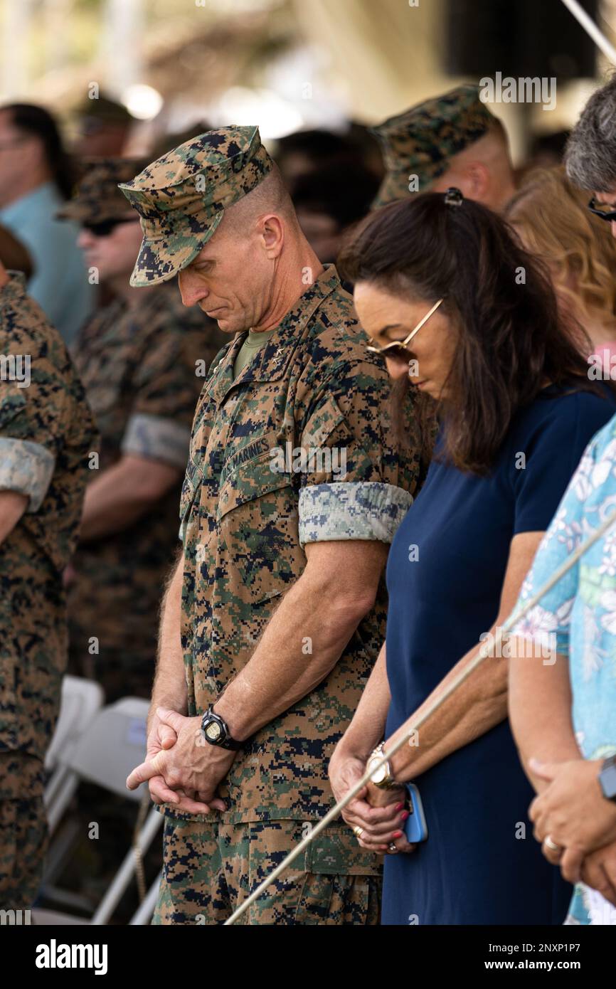 U.S. Marine Corps Maj. Gen. Stephen E. Liszewski, left, the commanding ...