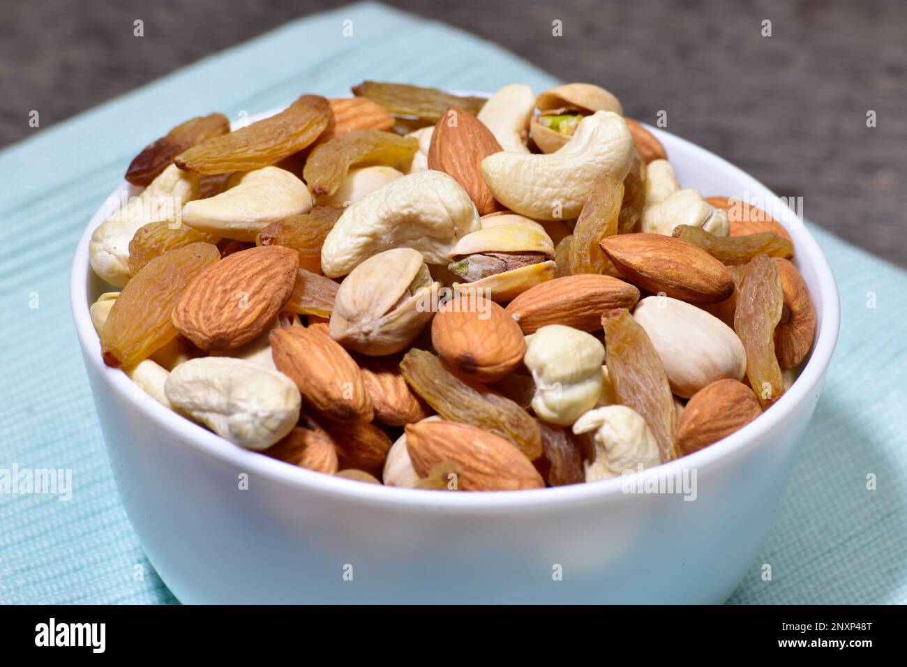Mixed nut in bowl hi-res stock photography and images - Alamy