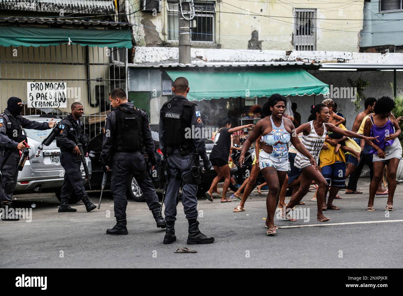 RJ - Rio de Janeiro - 01/13/2018 - Operates in the mangueira favela ...
