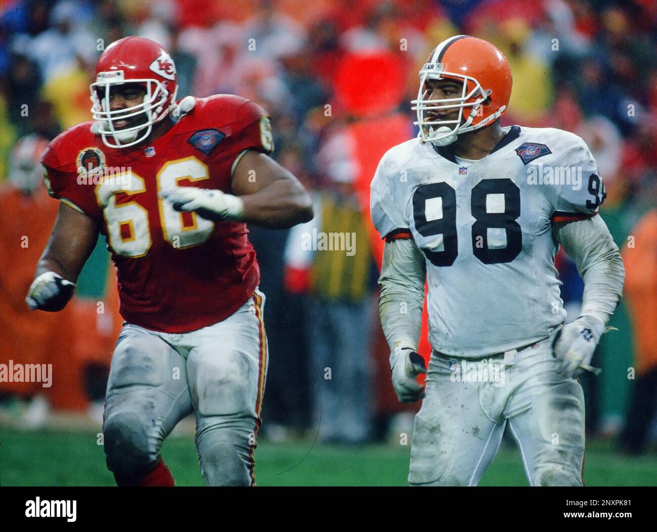 20 Nov. 1994: Kansas City Chiefs guard Ricky Siglar (66) and Kansas ...