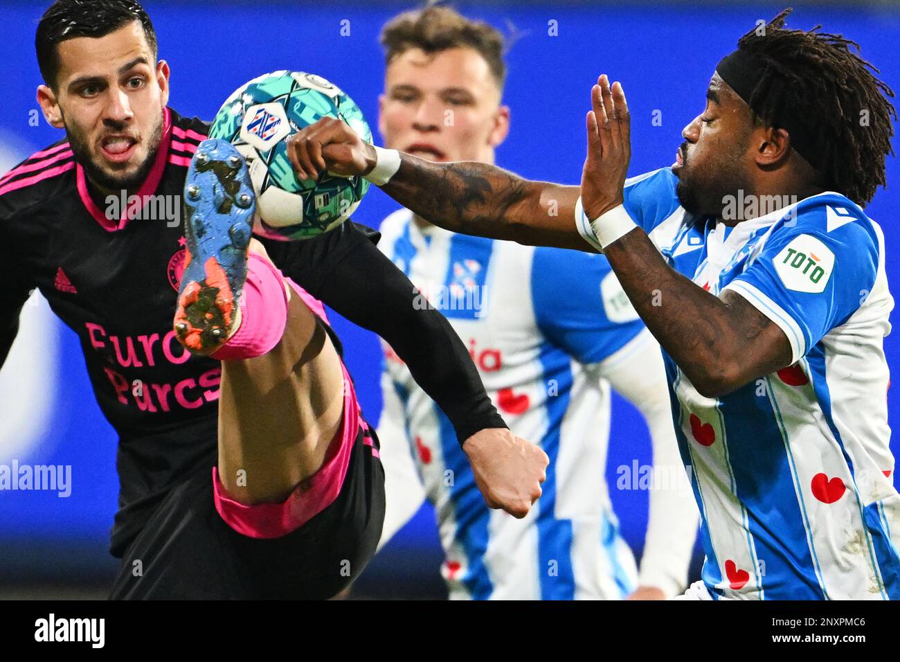 HERENVEEN - David Hancko of Feyenoord, Che Nunnely of Heerenveen during ...