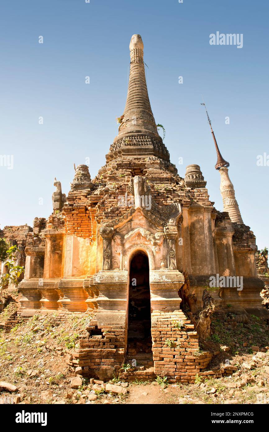 Myanmar, Inle lake, Inlay Shwe Inn Tain pagoda Stock Photo - Alamy