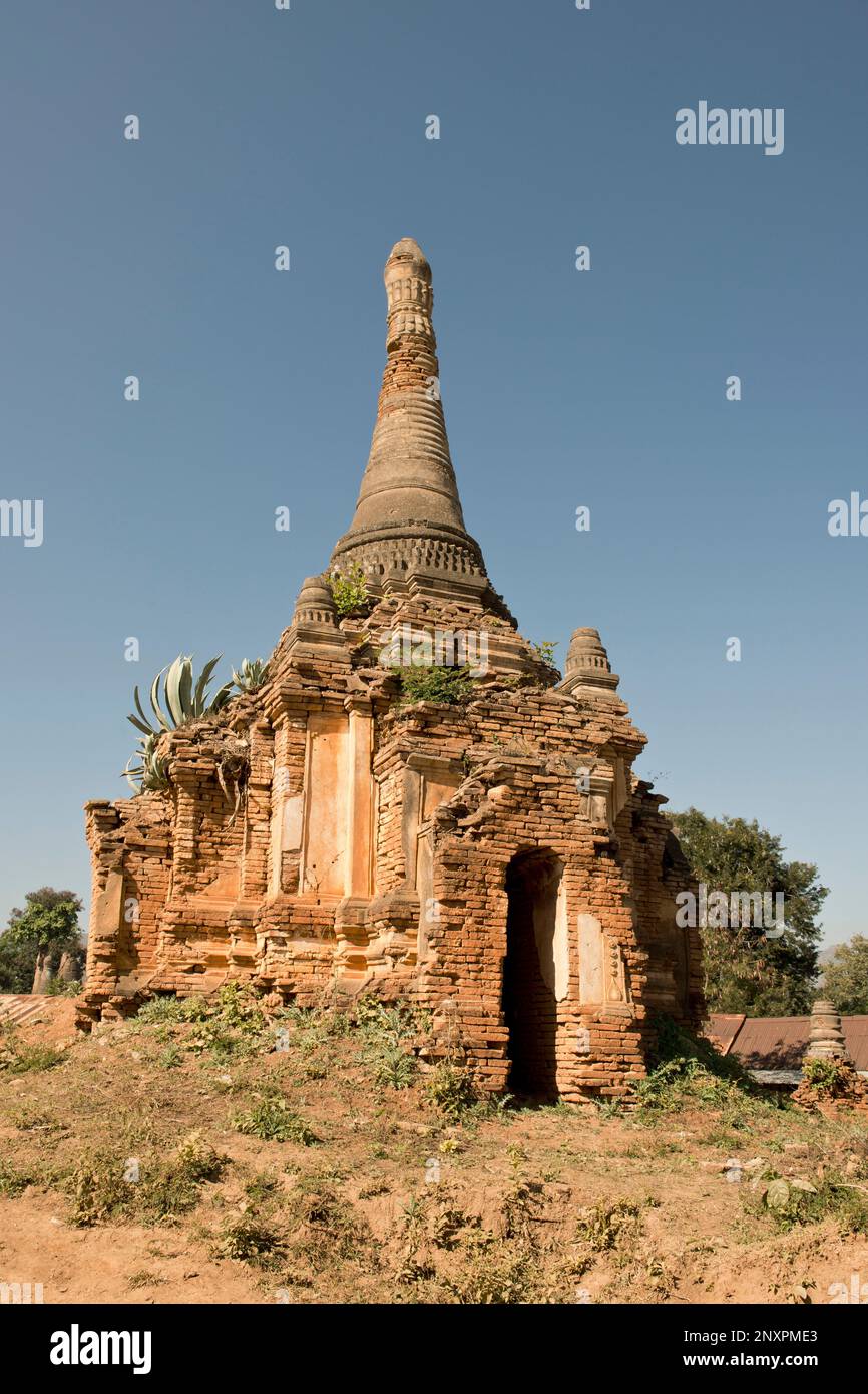 Myanmar, Inle lake, Inlay Shwe Inn Tain pagoda Stock Photo - Alamy