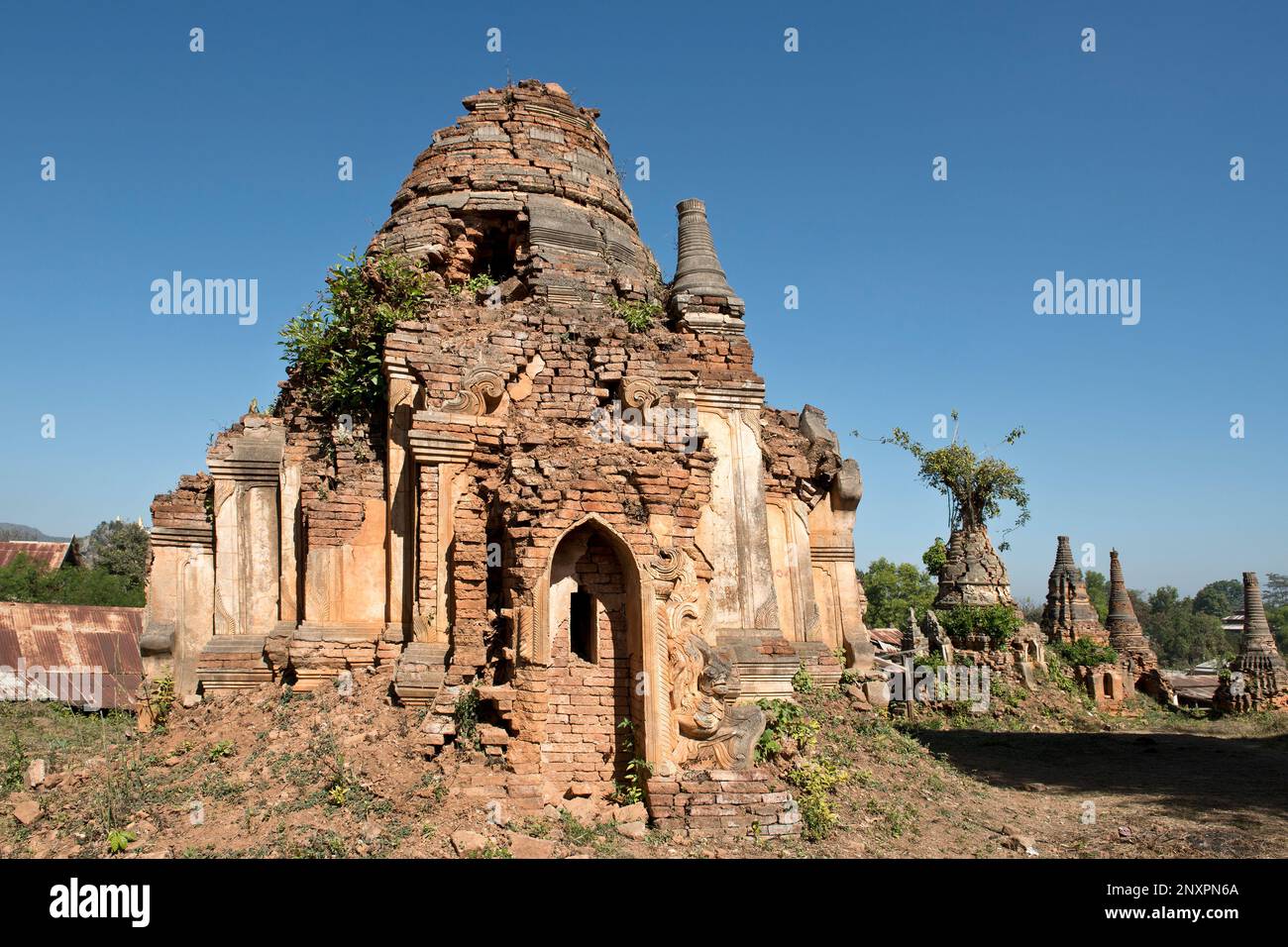 Myanmar, Inle lake, Inlay Shwe Inn Tain pagoda Stock Photo - Alamy