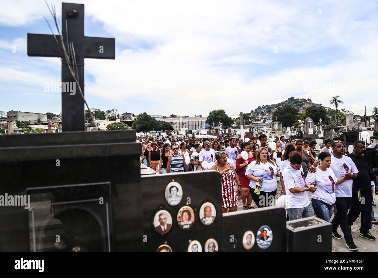 RJ - Rio de Janeiro - 01/11/2018 - Burial of Karolyne Nunes - Burial of ...