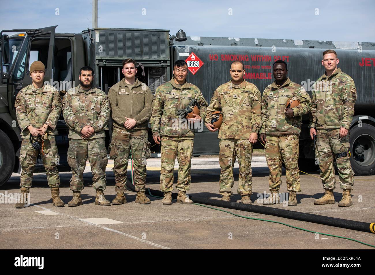 U.S. Army and Airforce Soldiers Assigned to the 1st Armored Division ...