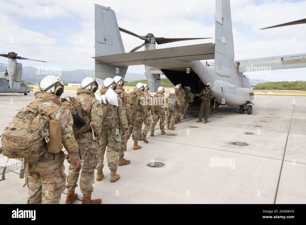 U.S. Army Soldiers with the 25th Infantry Division enter a MV22B Osprey ...