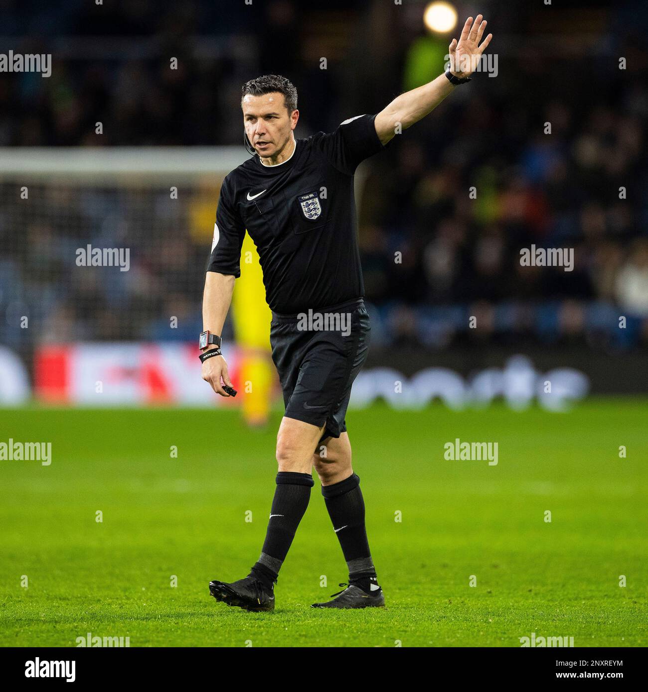 Mike dean referee 2023 hi-res stock photography and images - Alamy