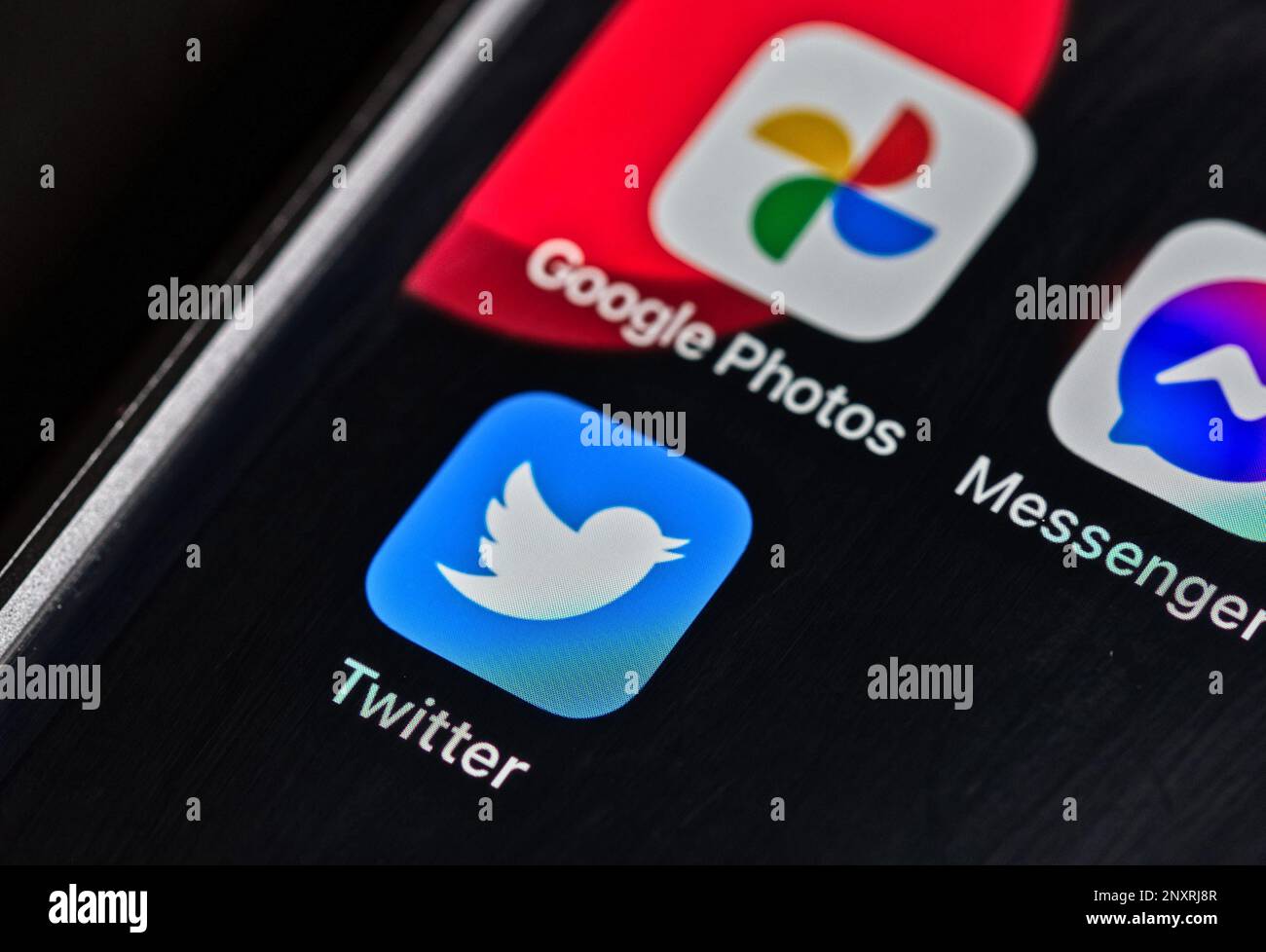 Photo of twitter hi-res stock photography and images - Alamy