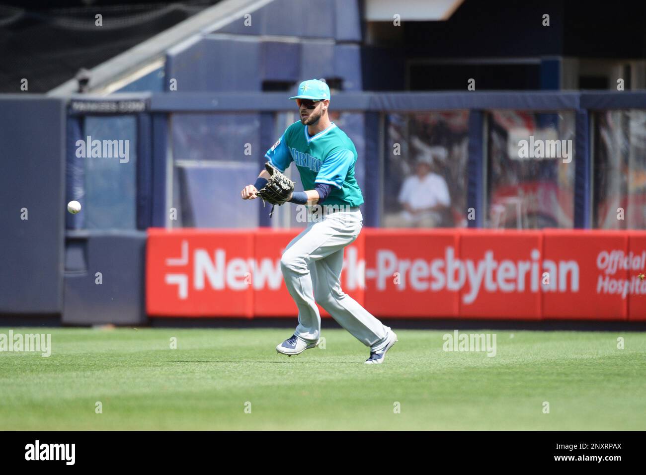 Seattle Mariners outfielder Mitch Haniger (17) during game against the ...