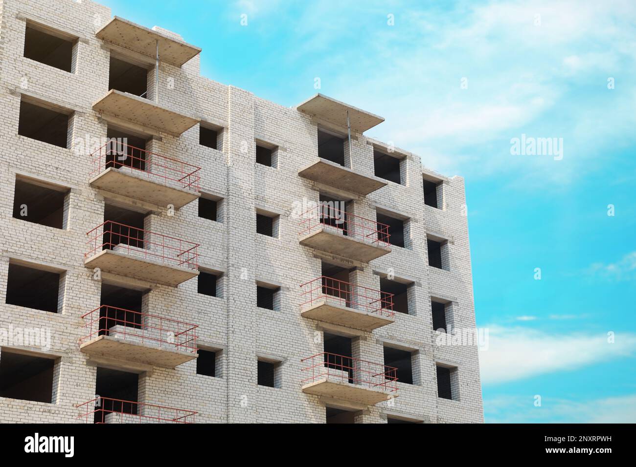 Big unfinished apartment building hi-res stock photography and images ...