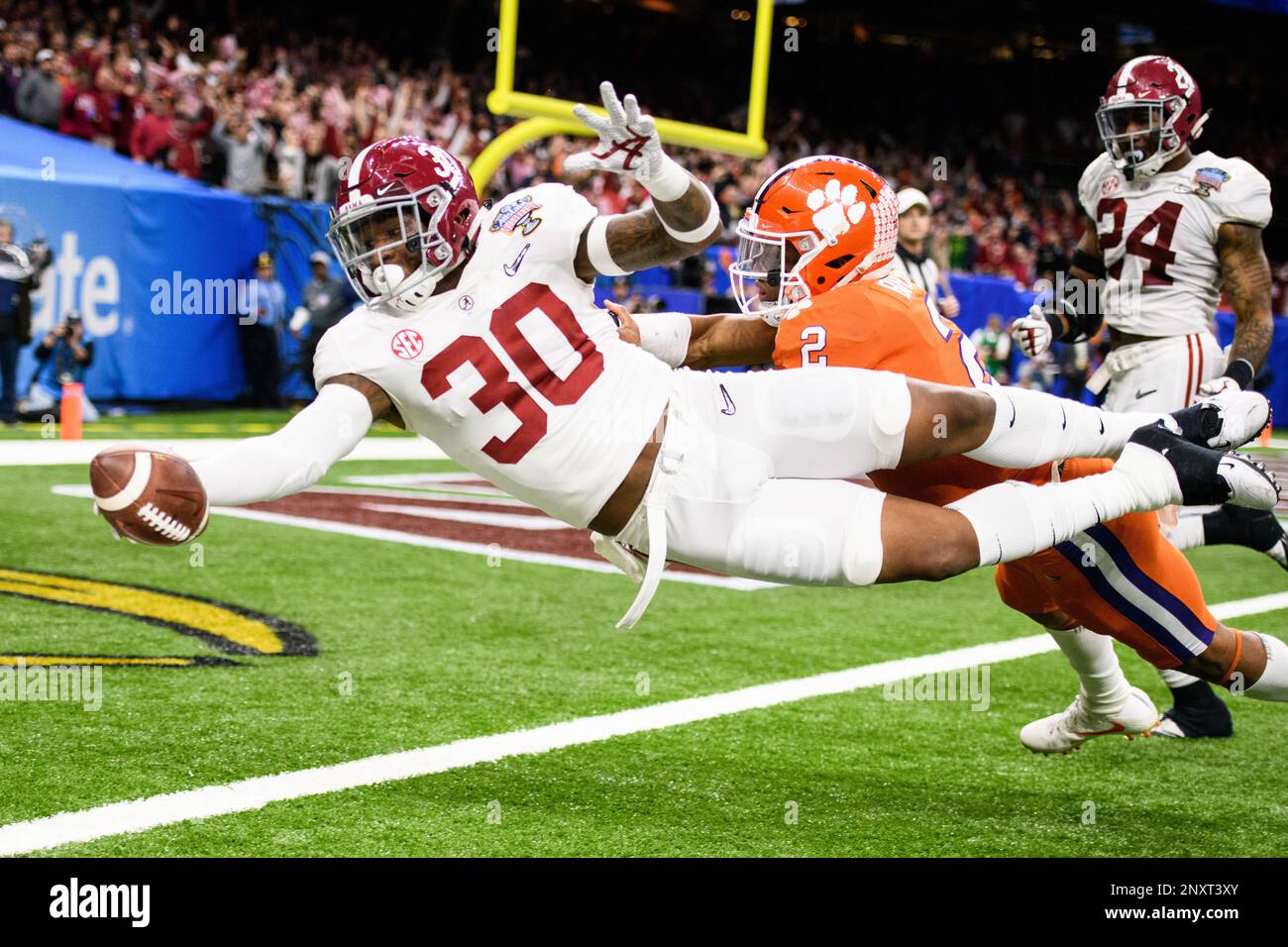 Alabama Crimson Tide linebacker Mack Wilson (30) returns an ...