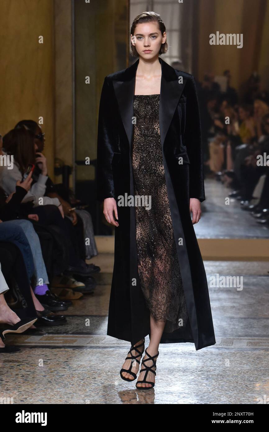 Ermanno Scervino fashion show catwalk at Milan Fashion Week, women fall ...
