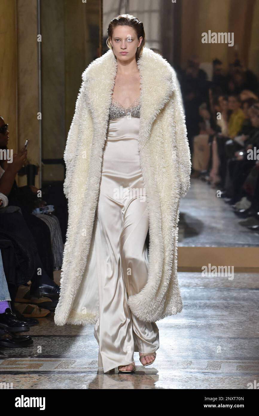 Ermanno Scervino fashion show catwalk at Milan Fashion Week, women fall ...
