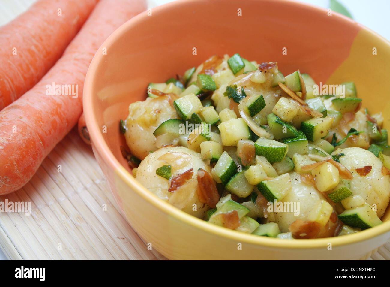 Mini dumplings hi-res stock photography and images - Alamy