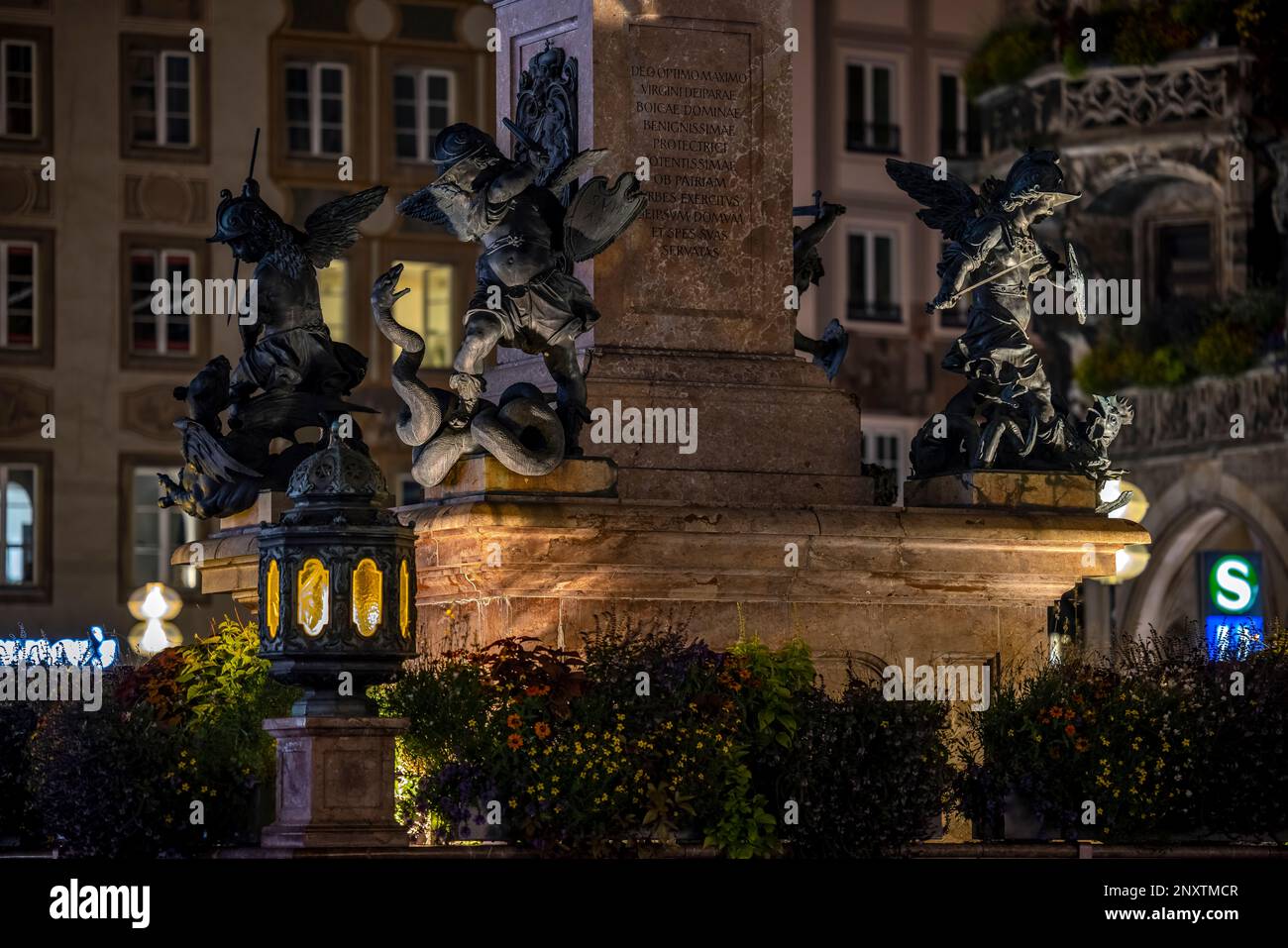 Germany, Bavaria, Munich, Marienplatz, Neues Rathaus, New Town Hall ...