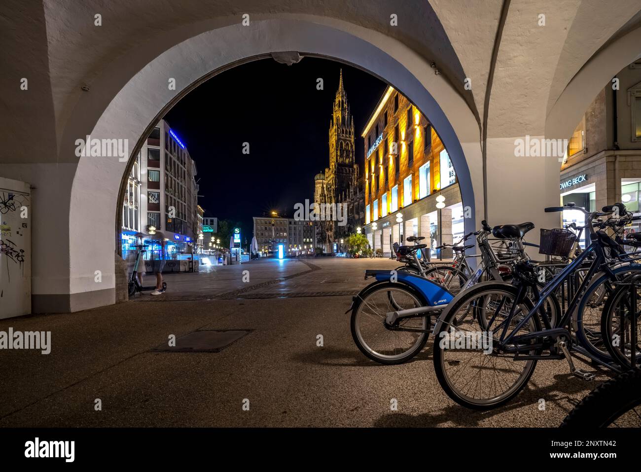 Marienplatz historical downtown munich hi-res stock photography and ...