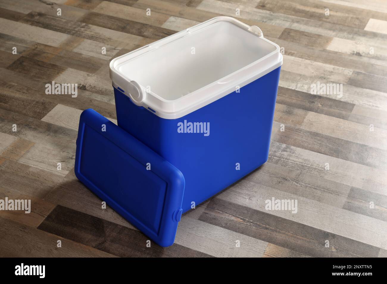 Open blue plastic cool box on wooden floor Stock Photo - Alamy