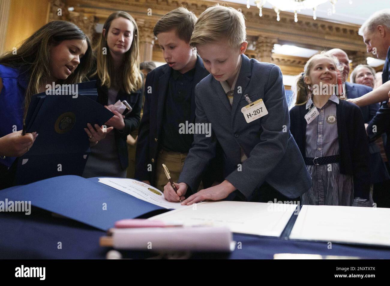 Kids with certificates hi-res stock photography and images - Alamy