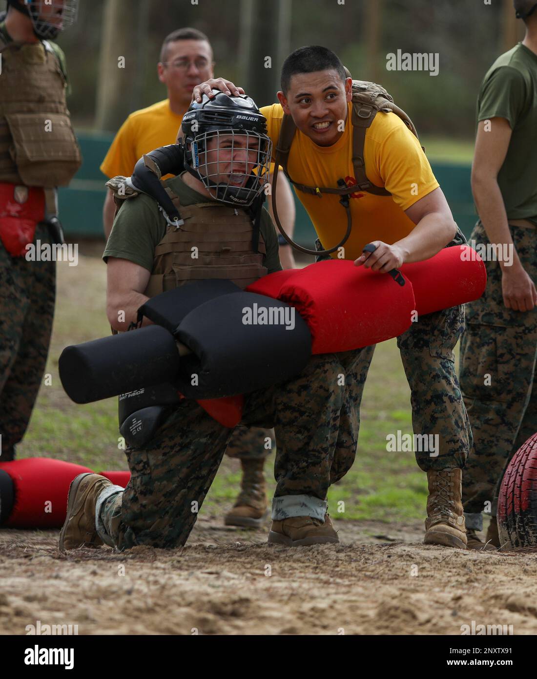 Recruits with Hotel Company, 2nd Recruit Training Battalion, practice ...