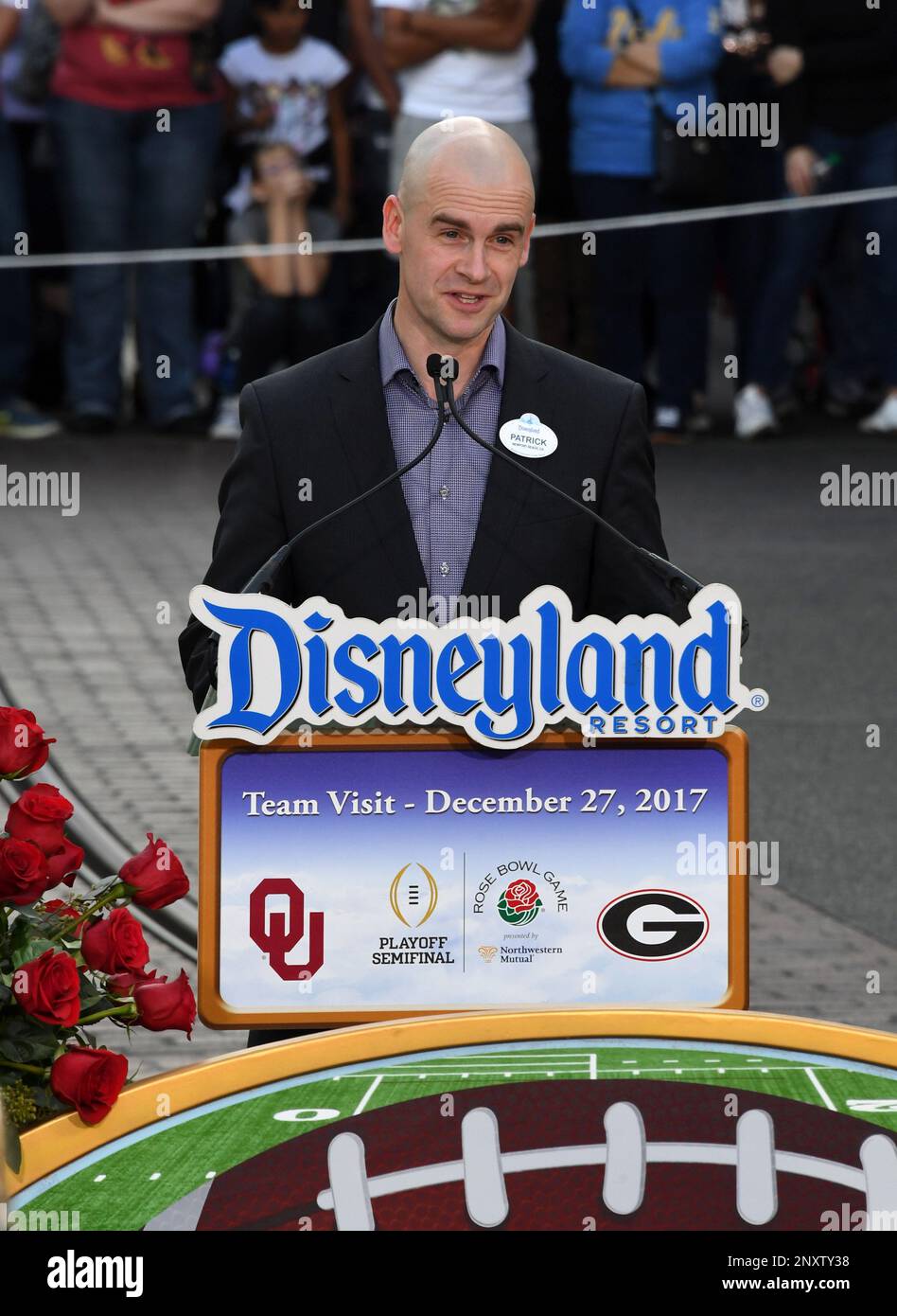 Disney California Adventure Park and Downtown Disney District vice ...