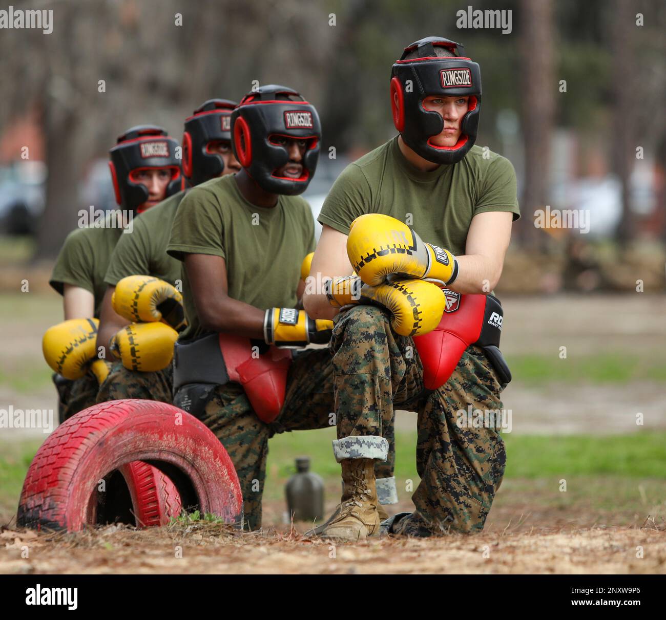 Recruits with Hotel Company, 2nd Recruit Training Battalion, practice ...