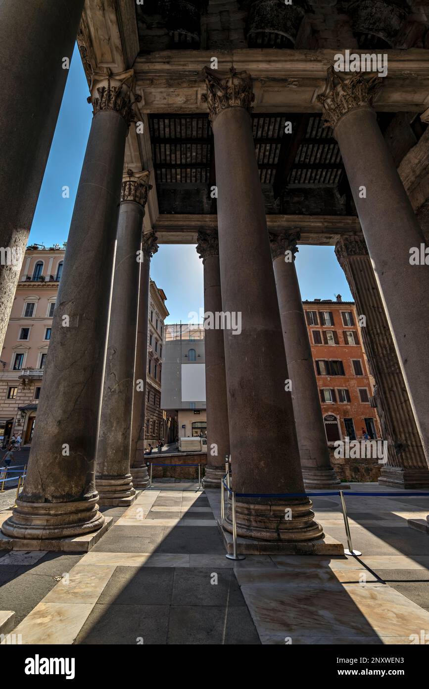 Ceiling columns architecture hi-res stock photography and images - Alamy