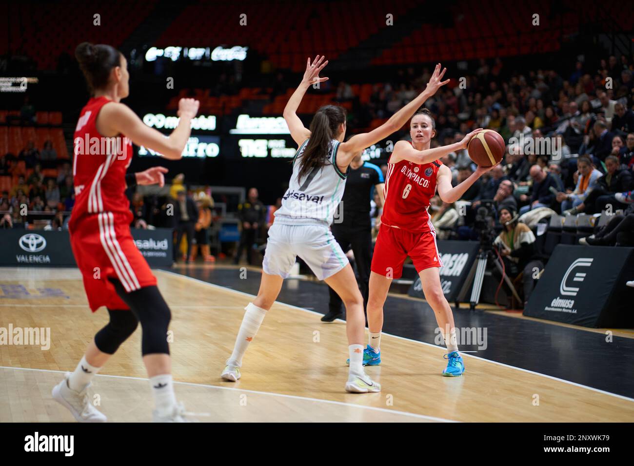 Angela Salvadores of Valencia Basket (L) and Aina Ayuso of Olympiacos ...