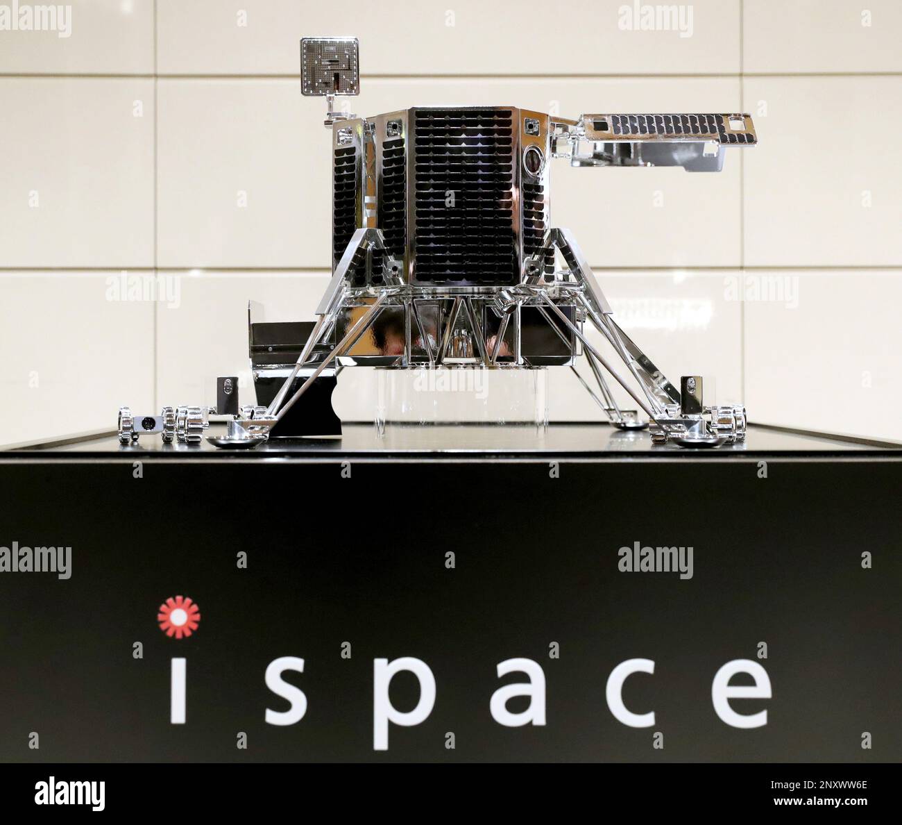 Japan's aerospace company ispace opens a model of small and lightweight moon landing spacecraft ...