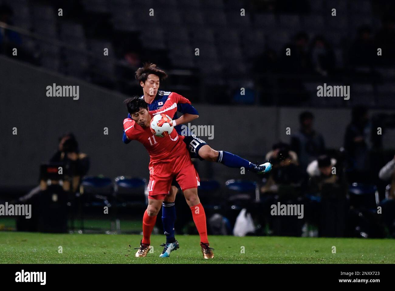 Sei Muroya of Japan, back, challenges Jong Il Gwan of North Korean ...