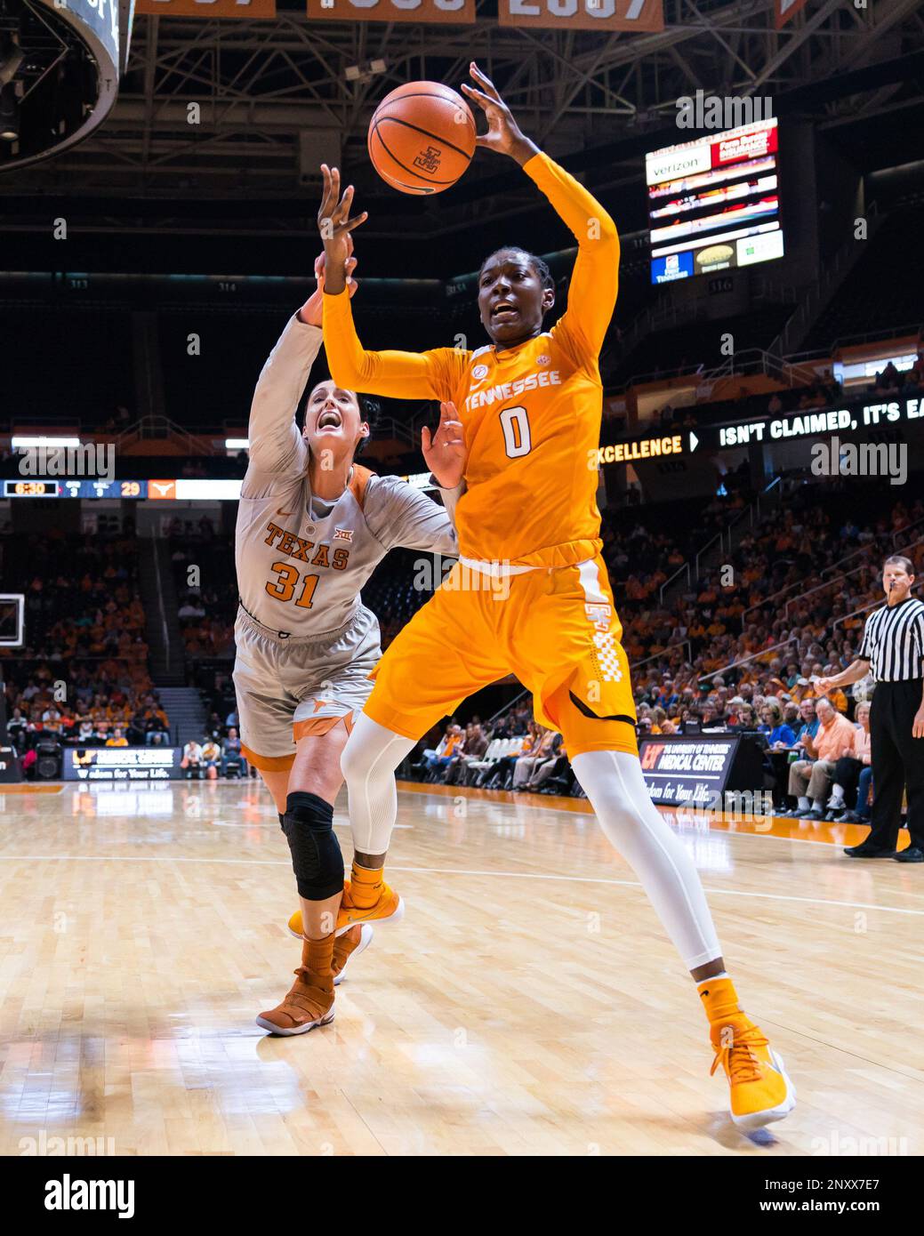 December 10, 2017: Rennia Davis #0 of the Tennessee Lady Volunteers and ...