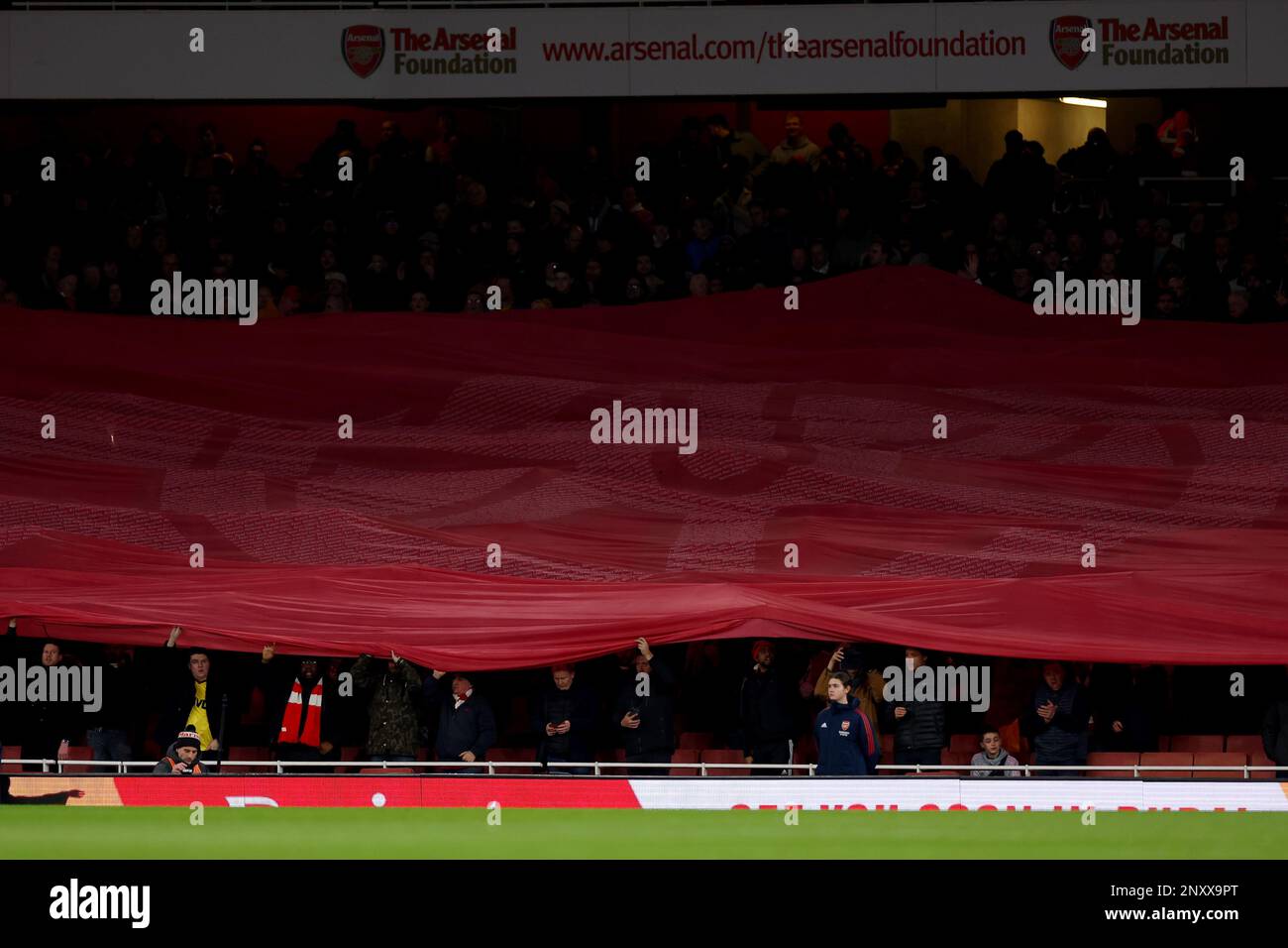 Arsenal fans banner emirates stadium hi-res stock photography and ...