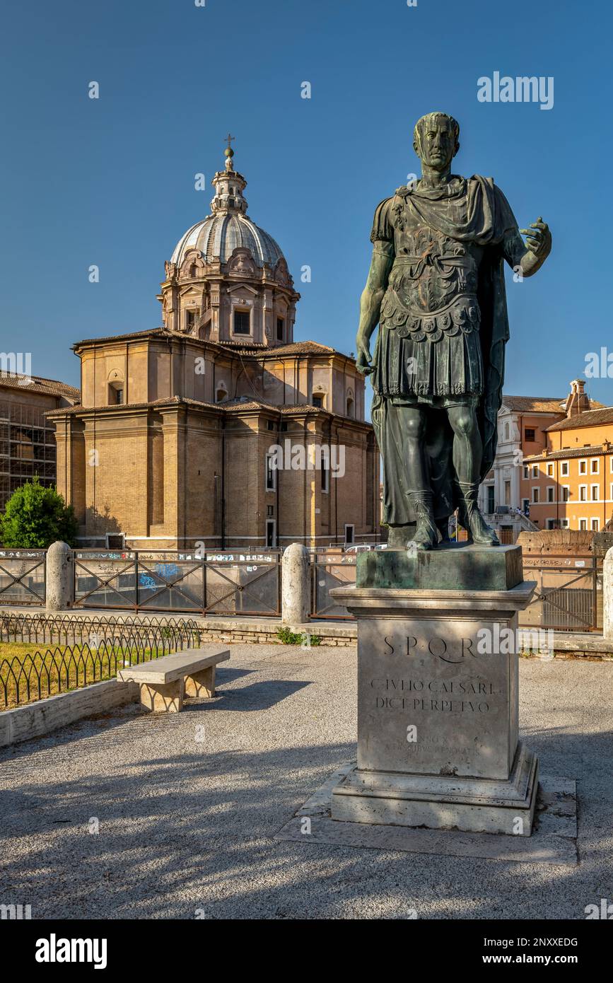 Statue of Julius Caesar, The Forum, Rome, Italy Stock Photo - Alamy