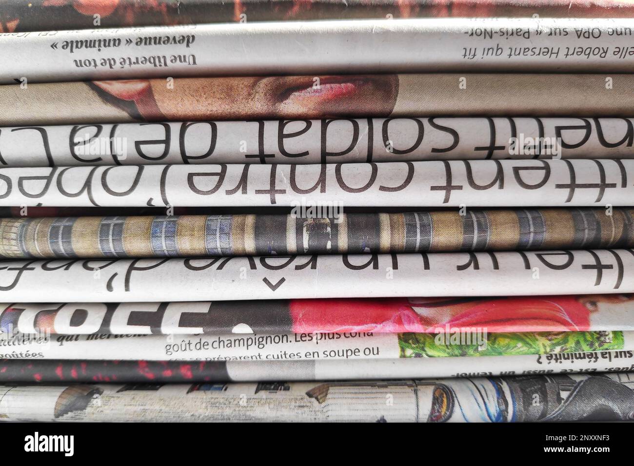 French newspapers hi-res stock photography and images - Alamy